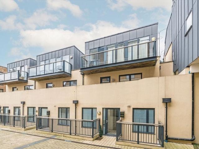 Apartment at St Mary's Road, Greater London
