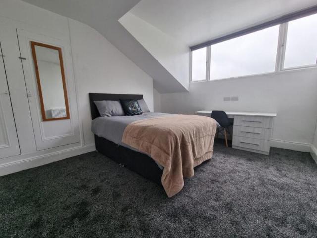 Apartment at St. Michael's Crescent, Leeds