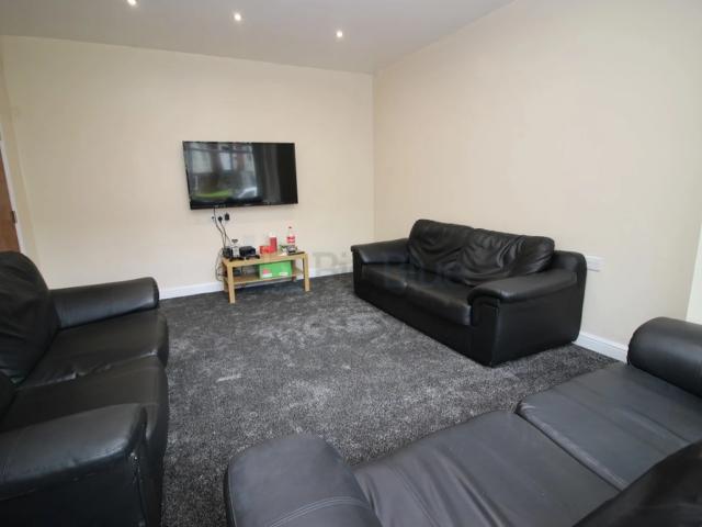 Apartment at St. Michael's Crescent, Leeds