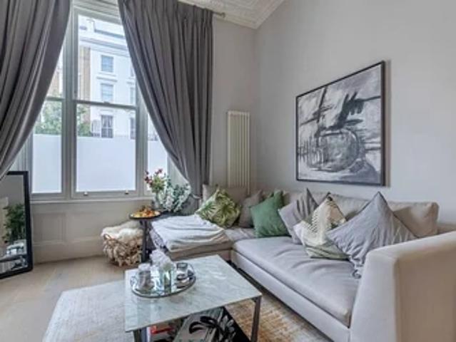 Apartment at St Stephen's Gardens, City of Westminster