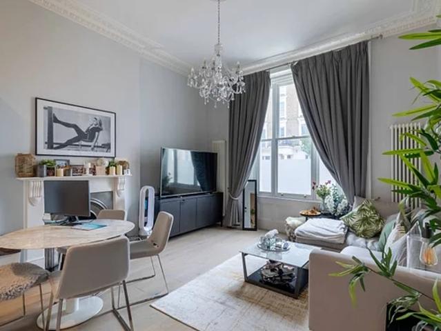 Apartment at St Stephen's Gardens, City of Westminster