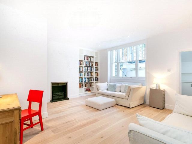 Apartment at St Stephen's Gardens, City of Westminster