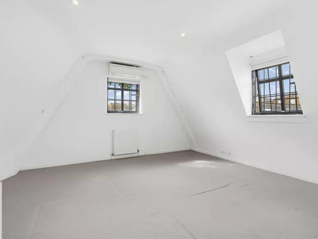 Apartment at St Paul's Crescent, Greater London