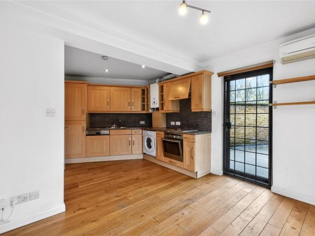 Apartment at St Paul's Crescent, Greater London