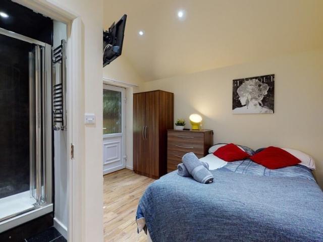Apartment at St. Pauls Avenue, Greater London