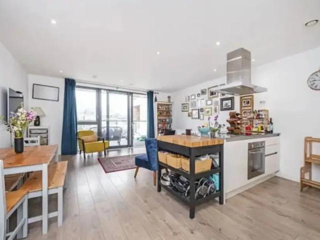 Apartment at St Paul's Way, Greater London