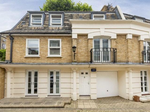 Apartment at St Peter's Place, City of Westminster