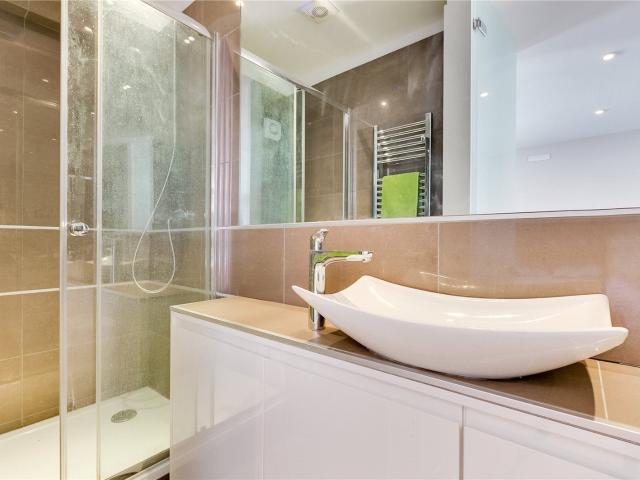Apartment at St. Peter's Terrace, Greater London