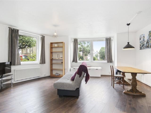 Apartment at St. Quintin Gardens, Greater London