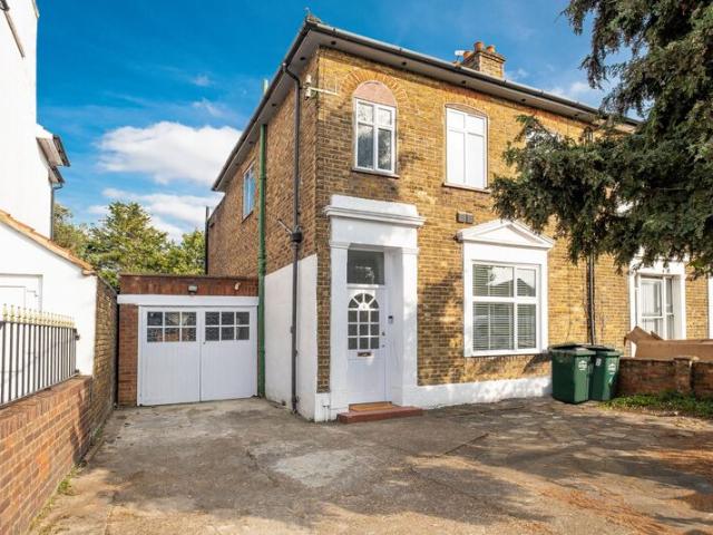 Apartment at Staines Road, Borough of Spelthorne