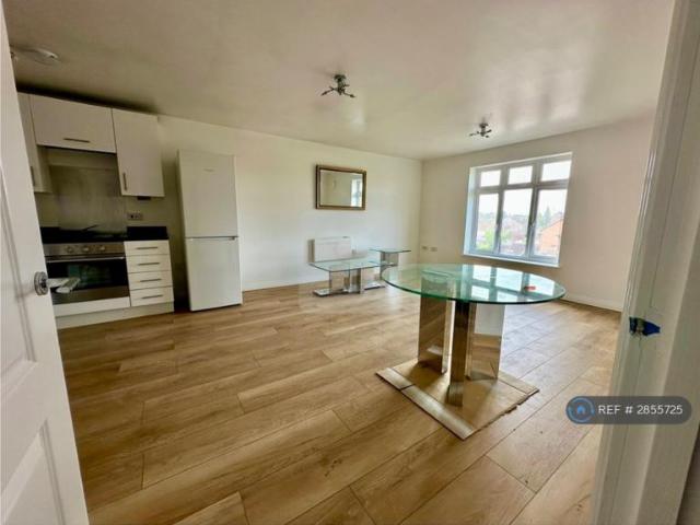 Apartment at Staines Road, Borough of Spelthorne