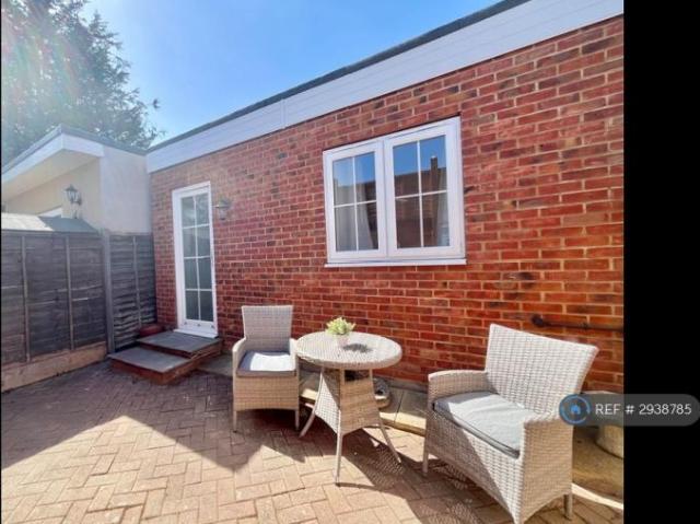Apartment at Stanley Avenue, Greater London