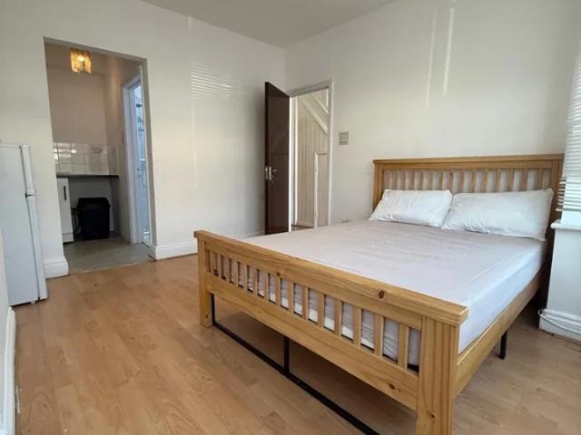 Apartment at Stanley Avenue, Greater London