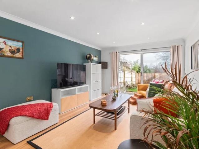 Apartment at Stapleton Close, Marlow
