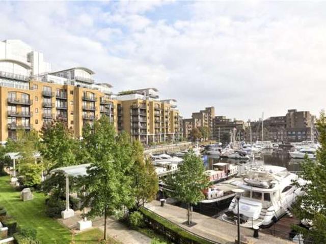 Apartment at Star Place, Greater London