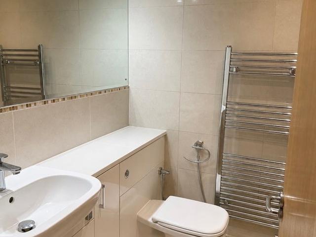 Apartment at Starboard Way, Greater London