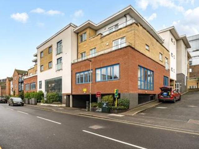 Apartment at Station View, Guildford