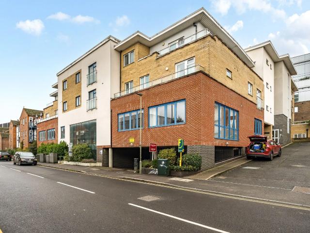 Apartment at Station View, Guildford