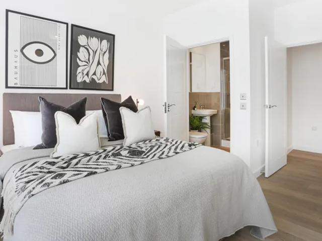 Apartment at Station Avenue, Walton on Thames