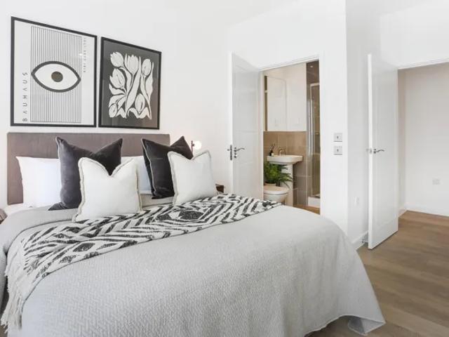 Apartment at Station Avenue, Walton on Thames
