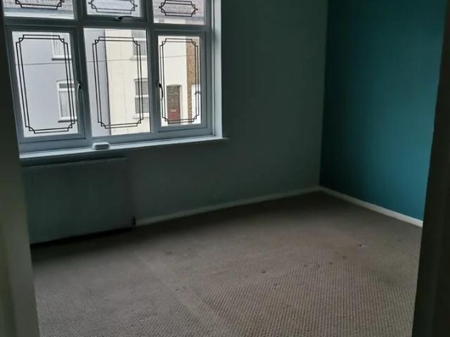 Room at Station Road, Rainham