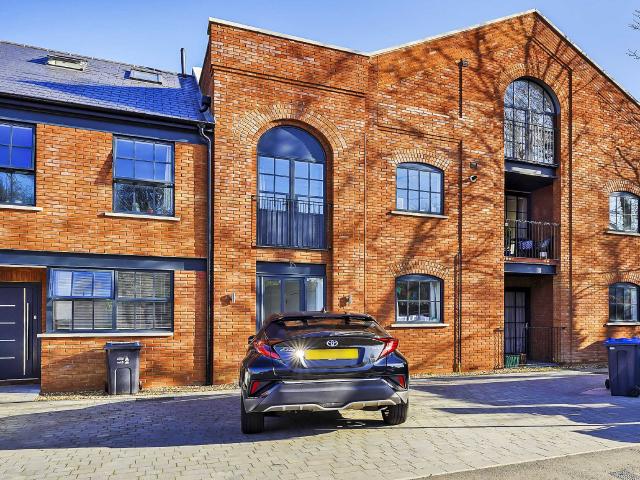 Apartment at Station Road, Greater London