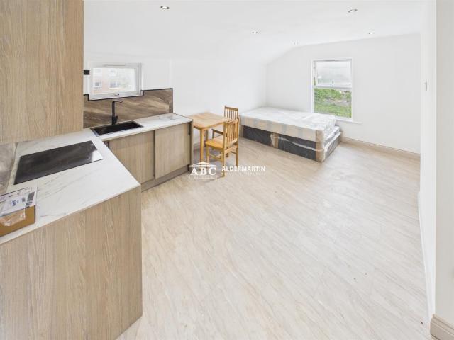 Apartment at Station Road, Greater London