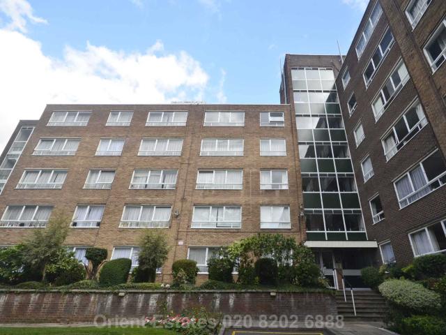 Apartment at Station Road, Greater London