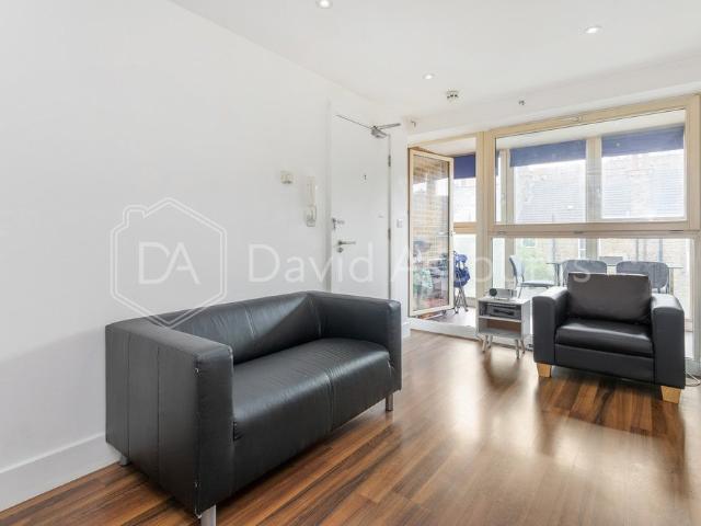 Apartment at Station Road, London