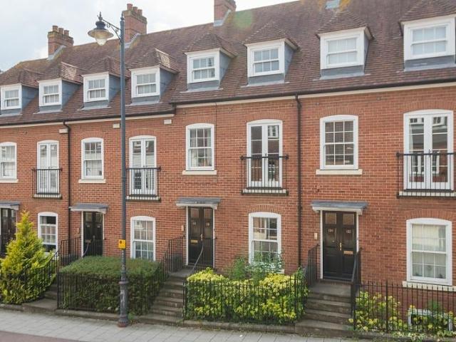 Apartment at Station Road West, Canterbury