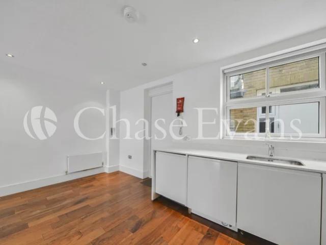Apartment at Steel's Lane, Greater London