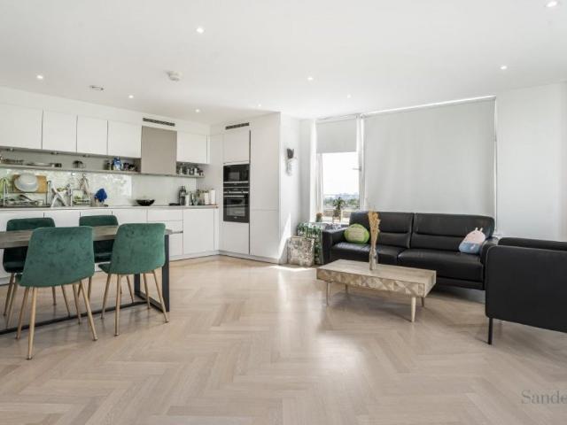 Apartment at Sterling Way, Greater London