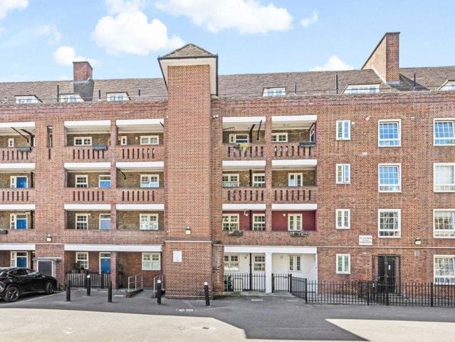 Apartment at Stockwell Park Road, Greater London