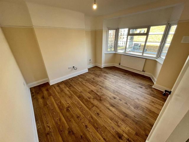 Apartment at Stockwell Park Walk, Greater London