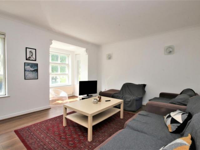 Apartment at Stock Orchard Crescent, Greater London