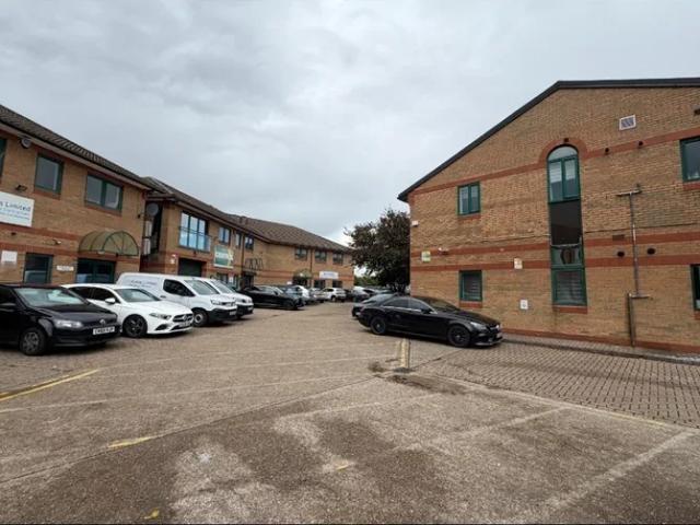 Apartment at Stockingswater Lane, Greater London