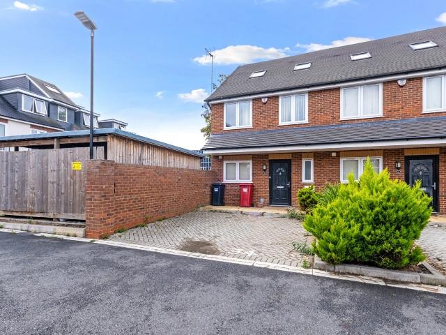 Apartment at Stoke Gardens, Slough