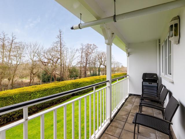 Apartment at Stoke Road, Elmbridge