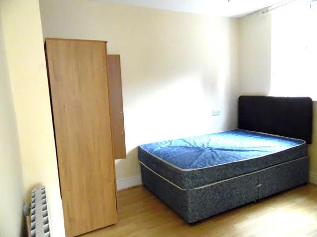 Apartment at Stoneygate Avenue, Leicester