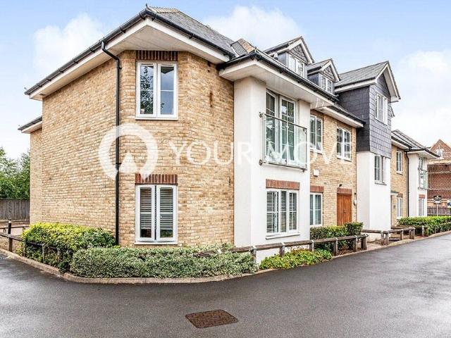 Apartment at Stoneylands Road, Borough of Runnymede