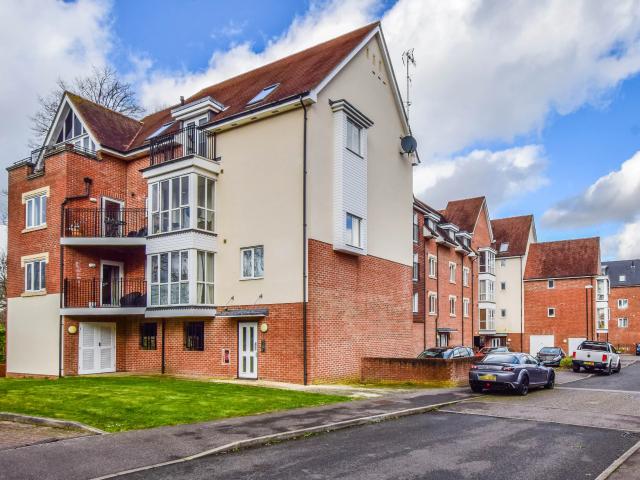 Apartment at Stone Court, Crawley