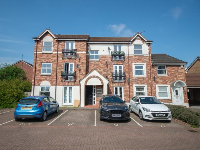 Apartment at Stonegate Close, Sutton