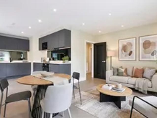 Apartment at Stoneleigh Park Road, Epsom and Ewell