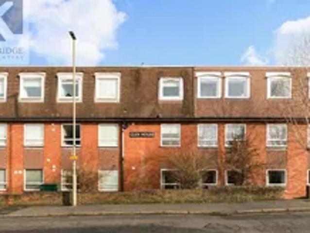 Apartment at Stoneleigh Park Road, Epsom and Ewell