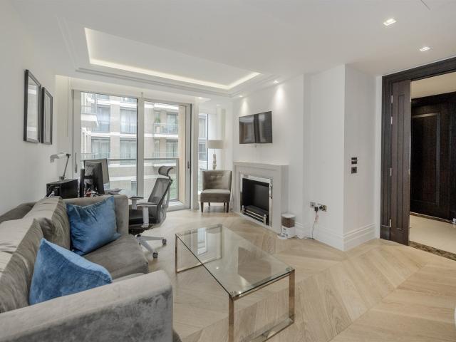 Apartment at Strand on The Green, London
