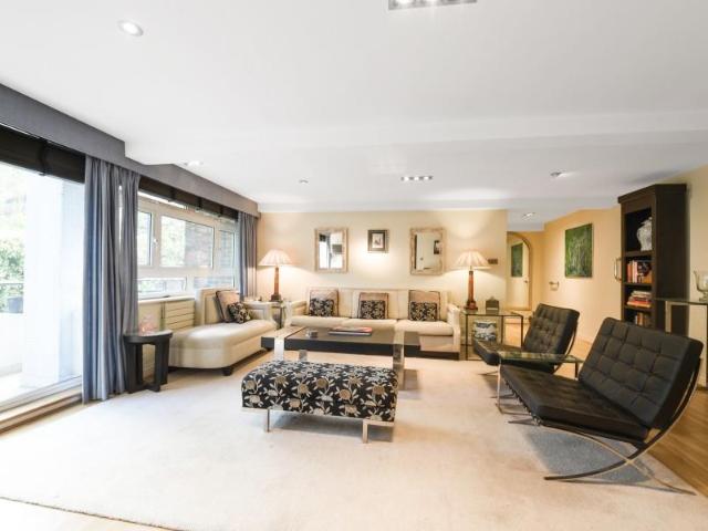Apartment at Strangways Terrace, Greater London