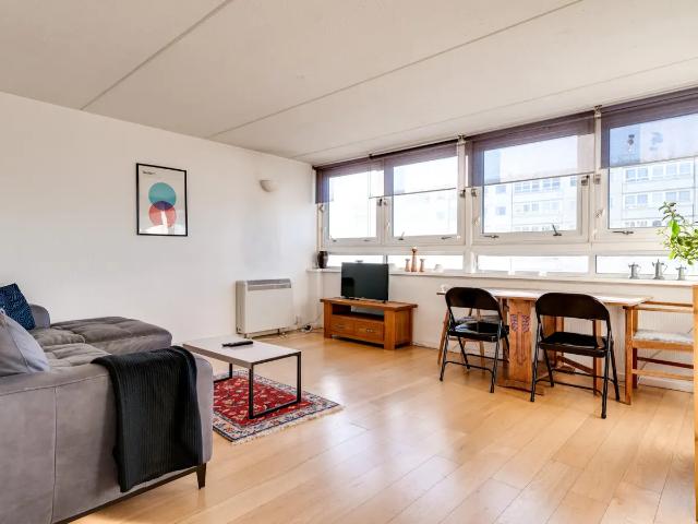 Apartment at Strasburg Road, Greater London