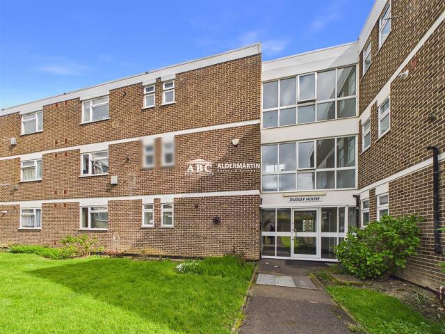 Apartment at Stratton Close, Greater London
