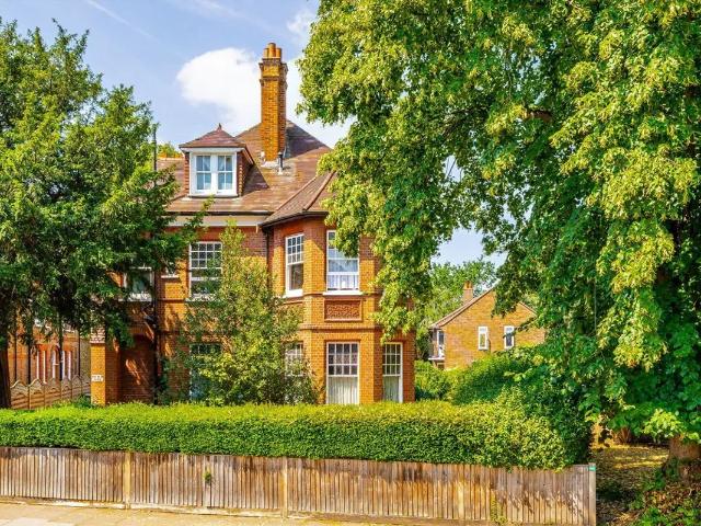 Apartment at Strawberry Hill Road, Greater London
