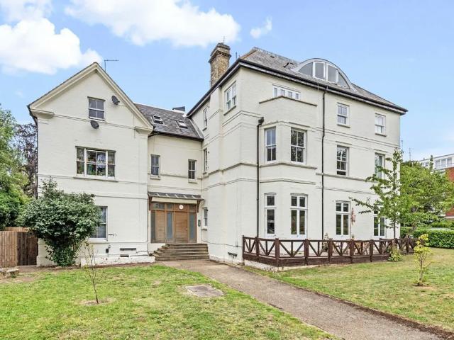 Apartment at Streatham Common North, Greater London